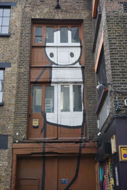 Street Art in Rivington Street – East London – CITIZEN ON EARTH
